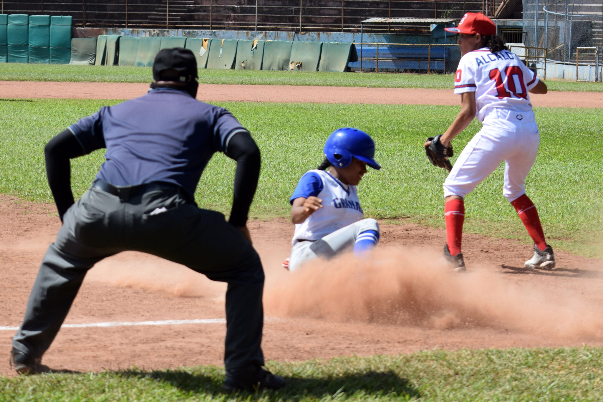 Mujeres explosivas en béisbol femenino - Graficos Deportivos
